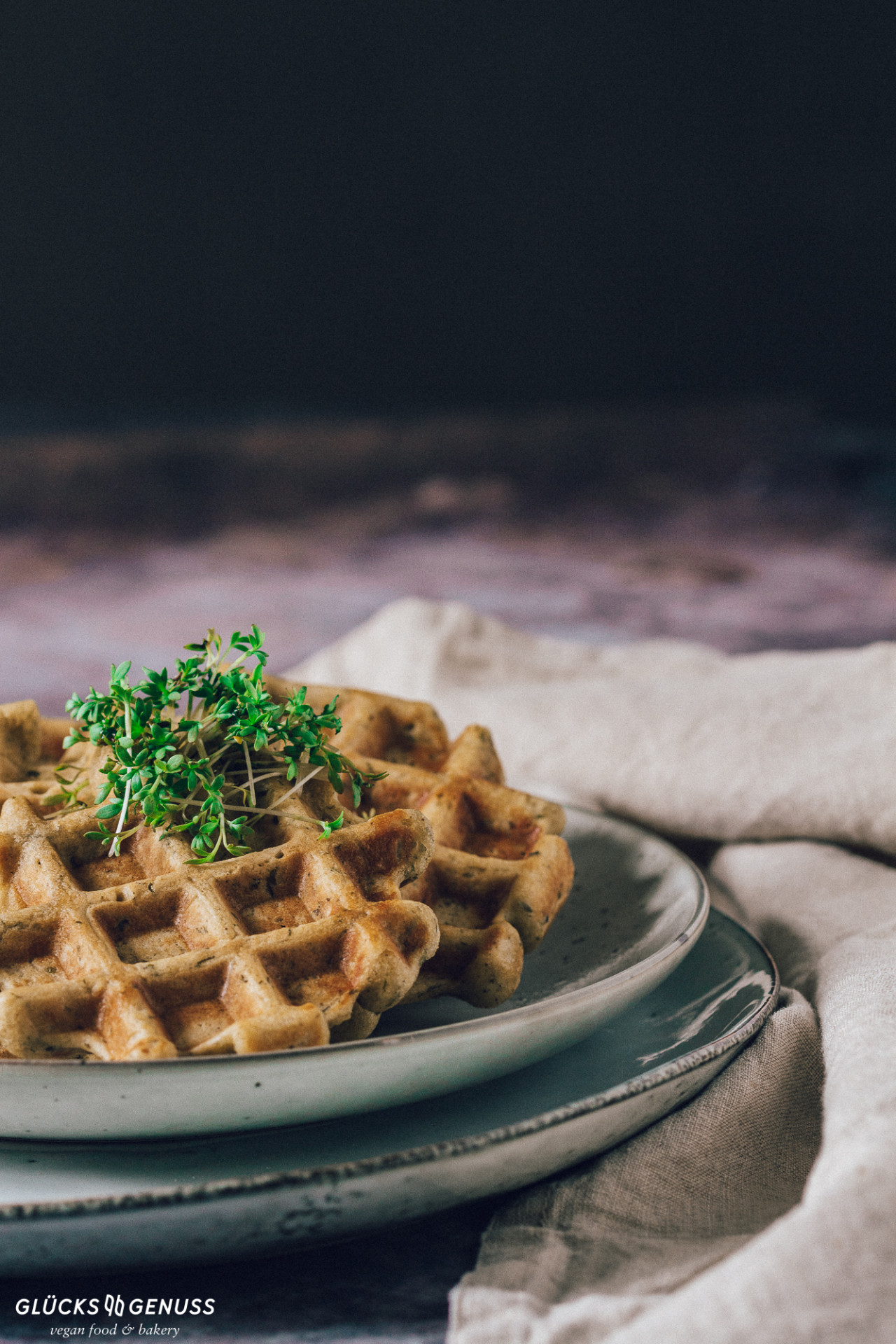Herzhafte Kräuter-Maiswaffeln - Glücksgenuss