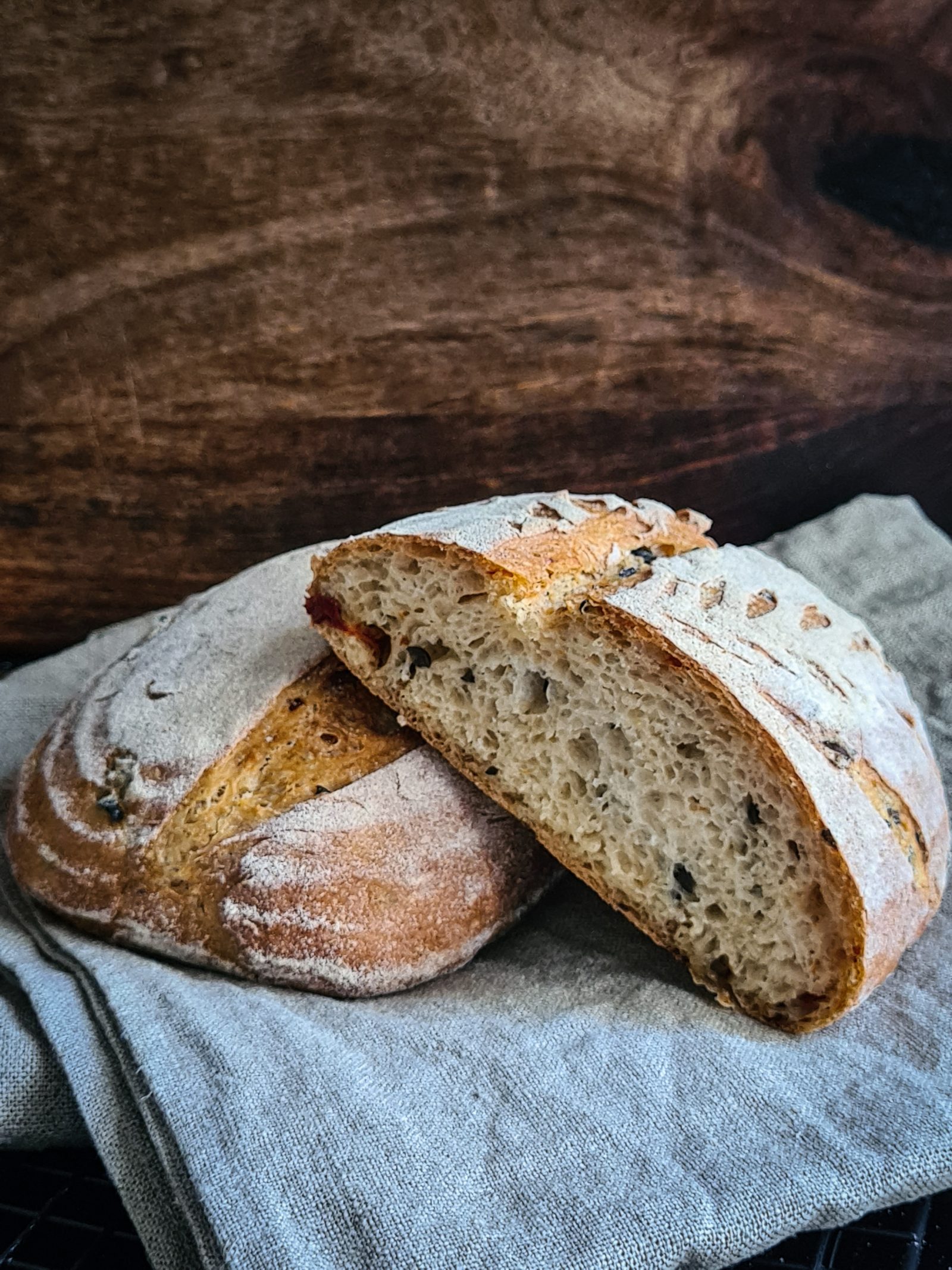 Knuspriges Dinkel-Quark-Brot mit Hefe/ vegan - Glücksgenuss